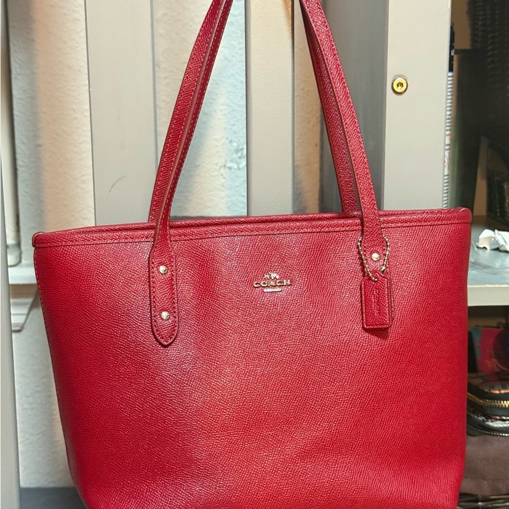 Coach Red Leather Tote With Structured Design - Gem